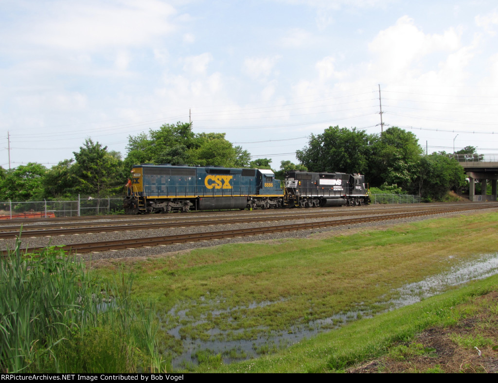 CSX 8886 and NS 5221
